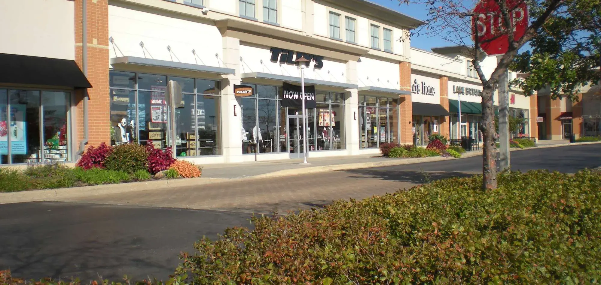 Geneva Commons Fashion Finds: Seasonal Style Trends from Geneva’s Top ...